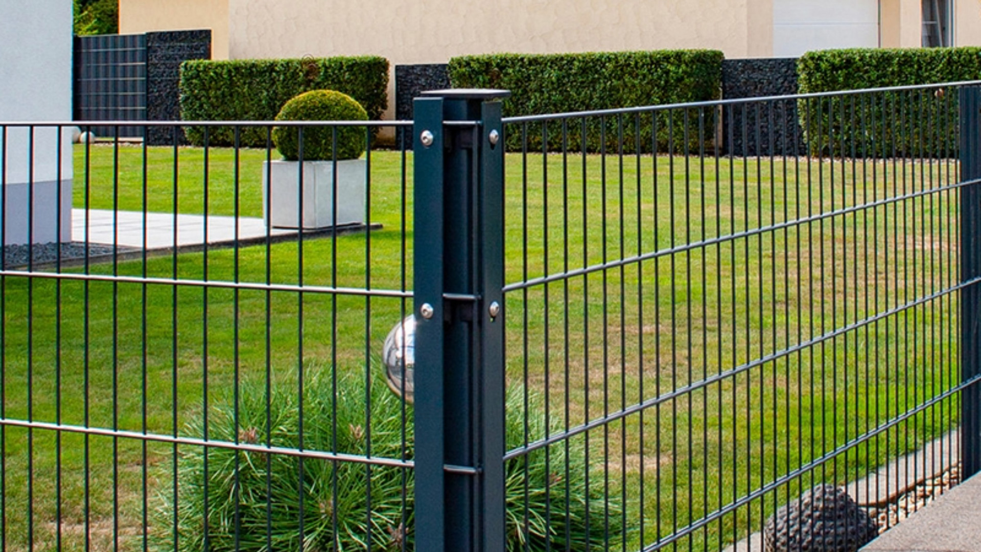 Clôture en Panneau Grillage Rigide Double-Fil - Robuste et Élégante